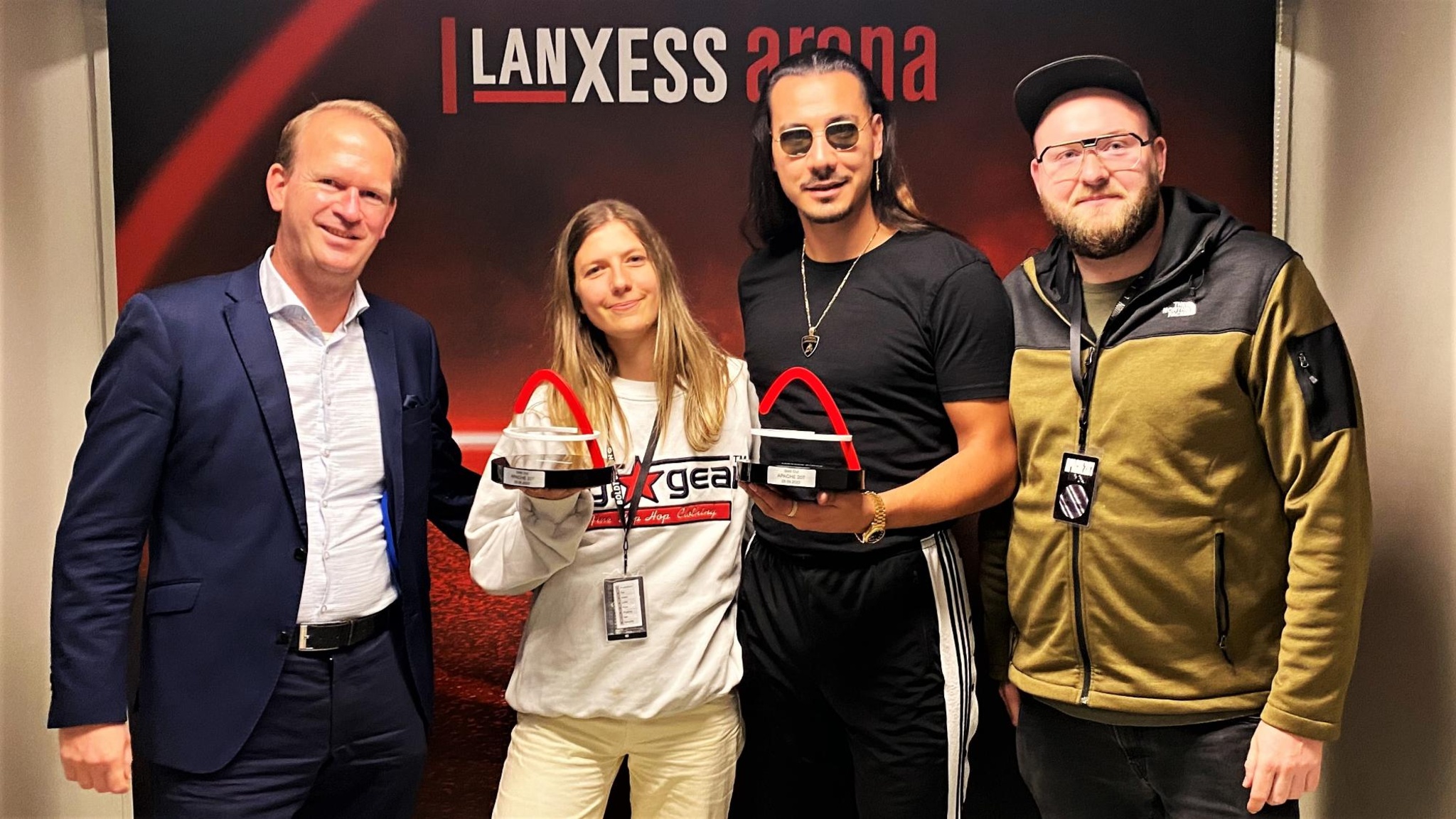 Lanxess Arena verlieh Sold-Out-Award an Apache 207